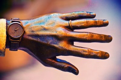 Which Hand Do Watches Go On? Left Or Right Wrist? Men vs. Women?